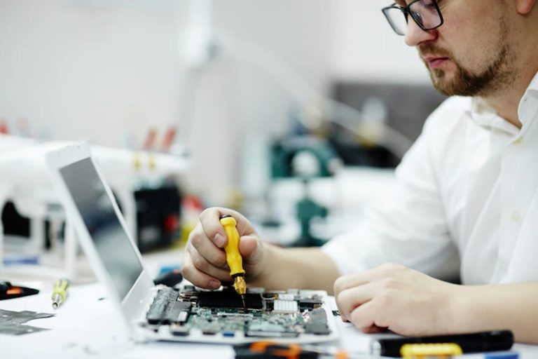 Onsite Laptop Repair Services Near You | Geeks On Repair